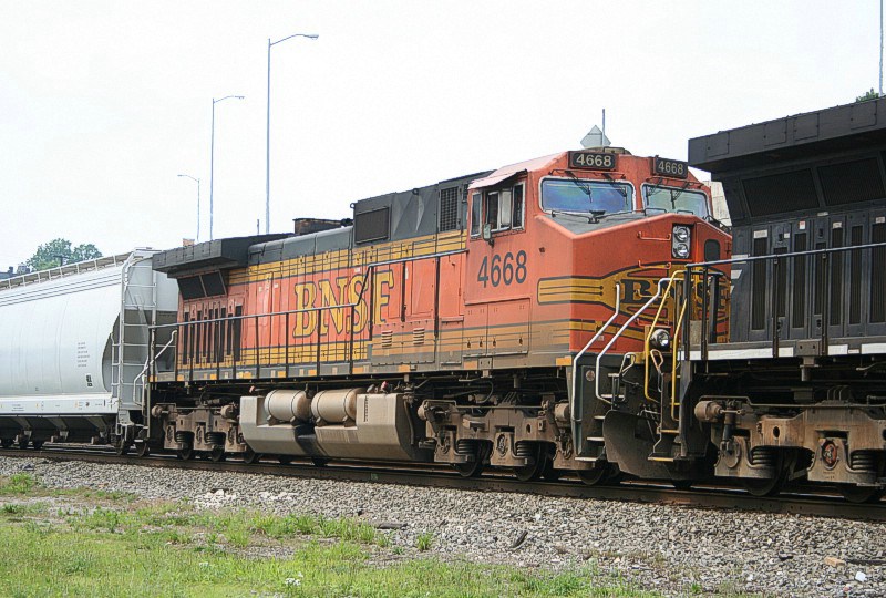 BNSF 4668